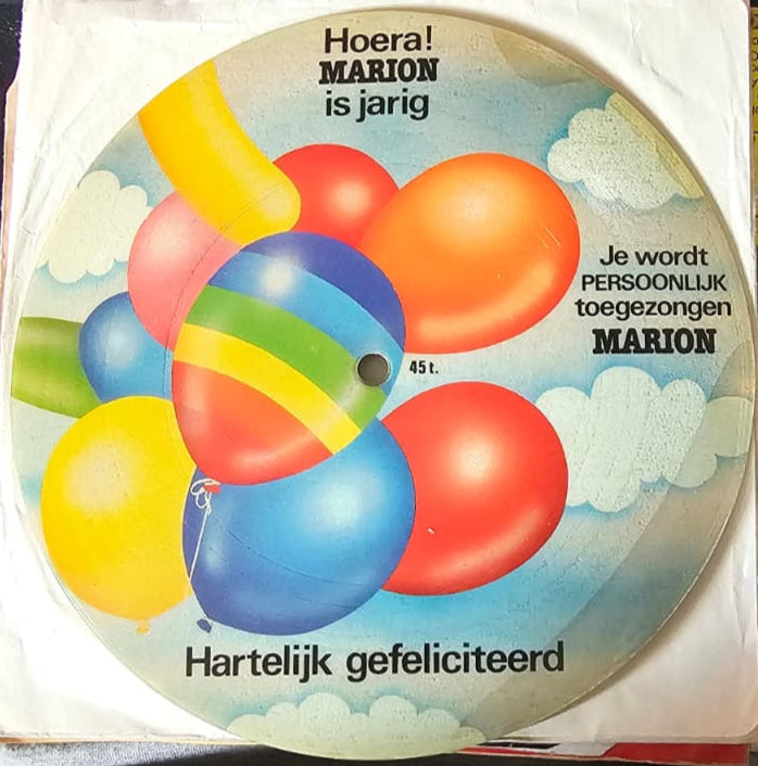 Hoera! MARION is jarig (Je wordt persoonlijk toegezongen) – VINYLSINGLES.NL